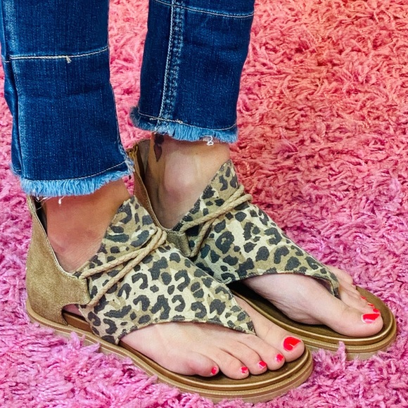 Very G | Shoes | Very G Sparta Sandal | Poshmark